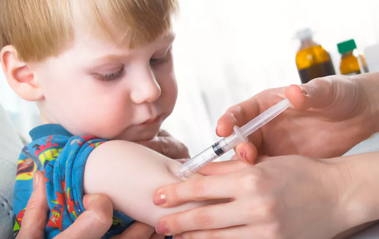 How we know vaccines don't cause autism - and why this belief persists ...